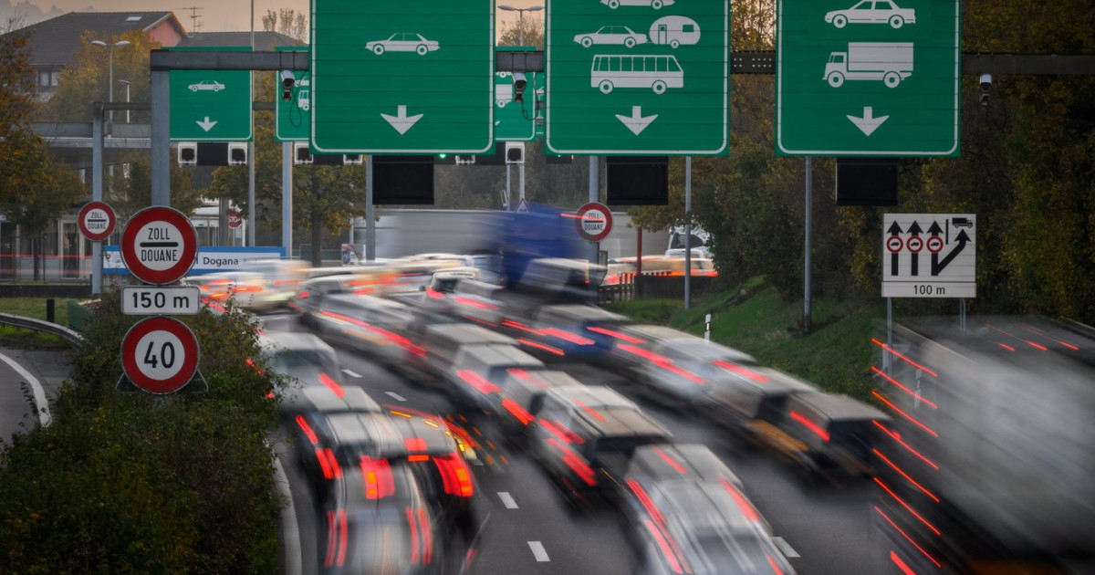 Descoperire surprinzătoare, făcută de vameșii francezi. Ce au găsit într-un camion la un control ...