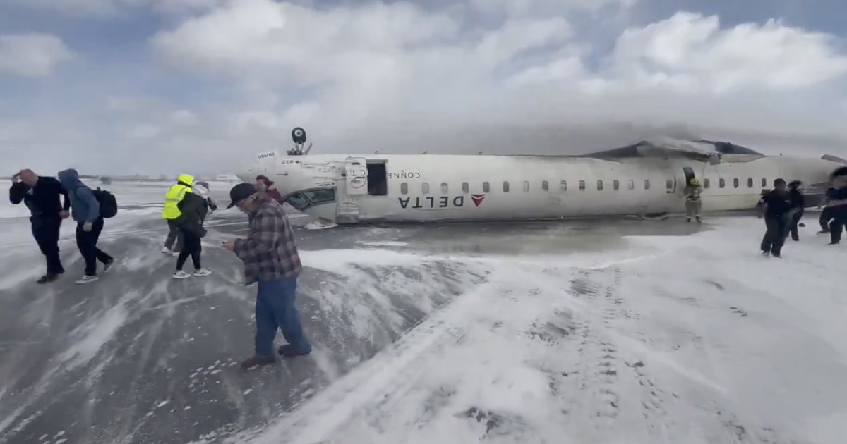 Accident aviatic la Toronto. Un avion Delta Airlines este pe pistă ...