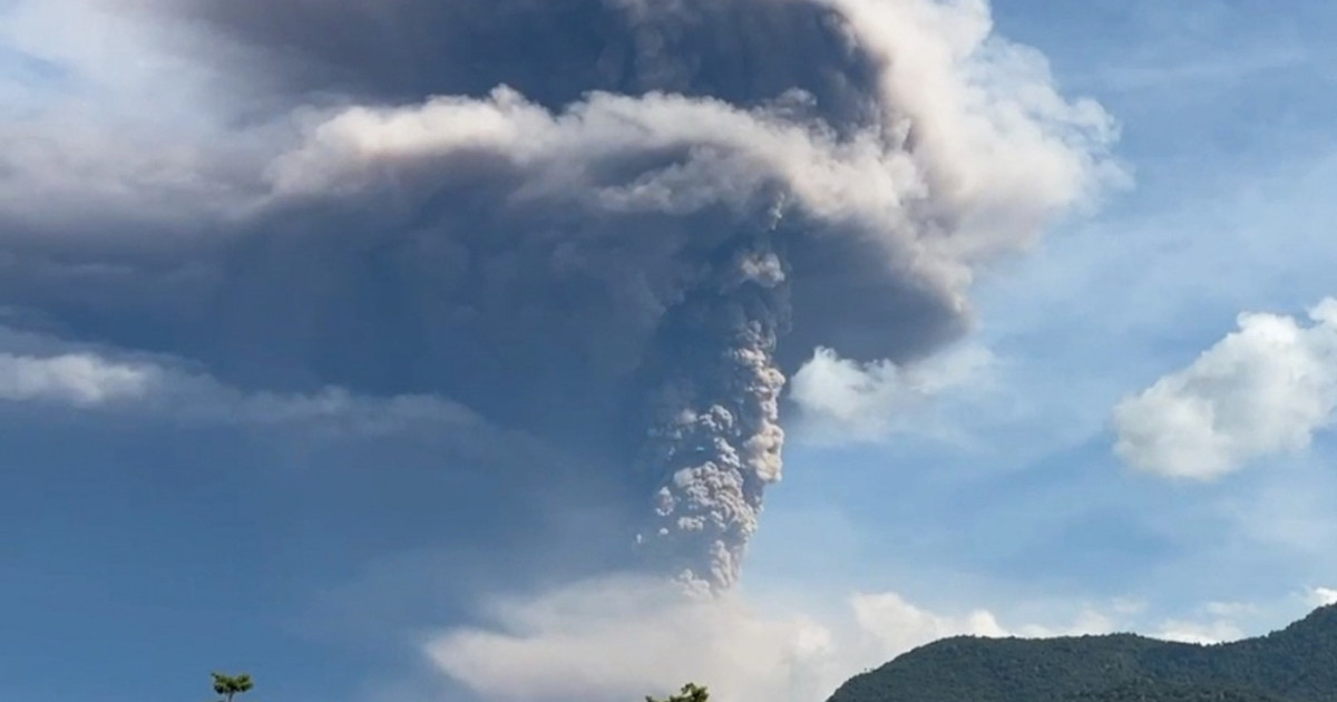 Vulcanul Lewotobi Laki-laki a erupt. Indonezia a crescut nivelul de alertă la maximum | Digi24