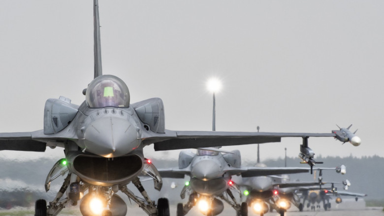 Olanda a trimis Ucrainei ultimul lot de avioane de luptă F-16 | Digi24