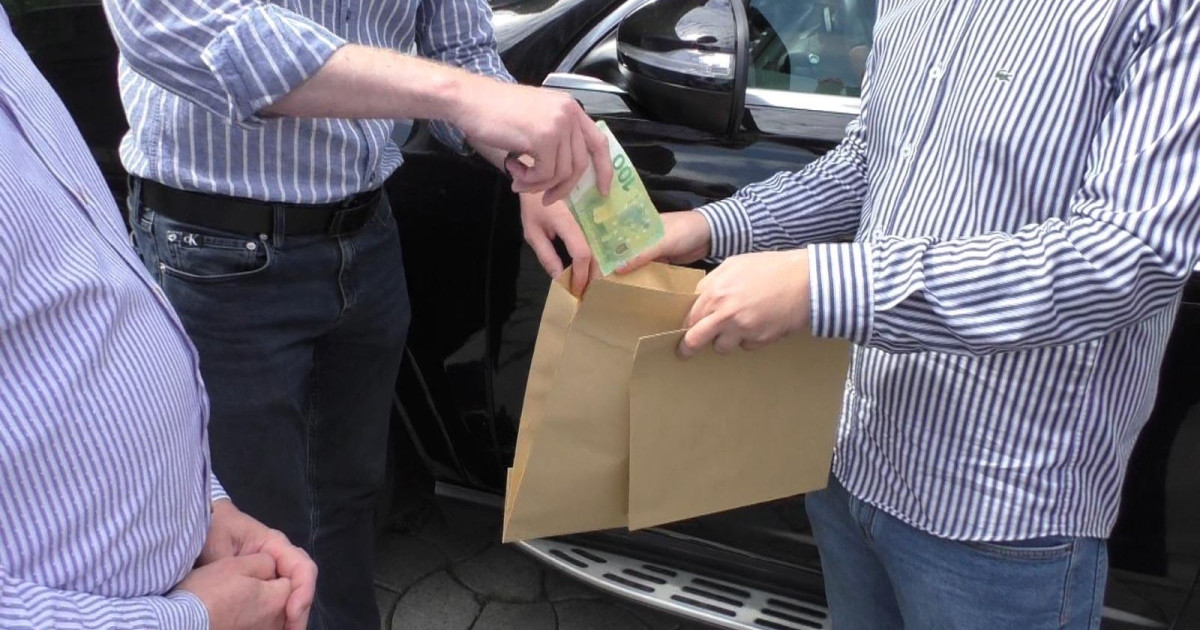 Andrei Petru Dimitriu, inspectorul ANAF prins cu mită, rămâne în arest ...