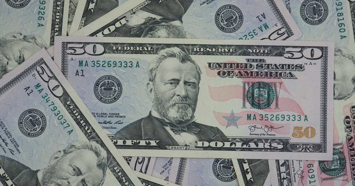 Bancnote de 50 de dolari falsificate, plasate la case de schimb din mai ...