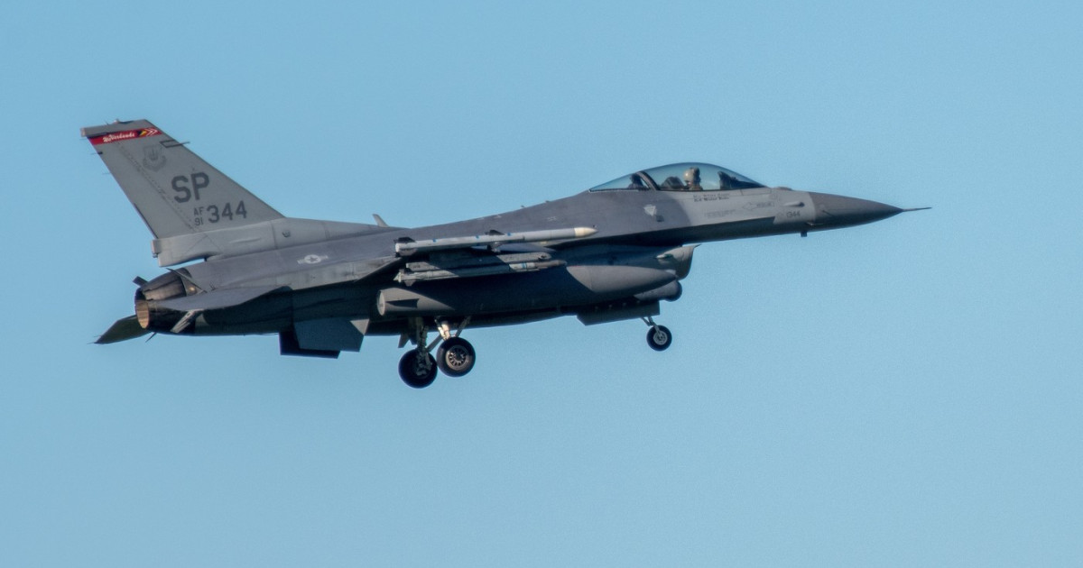 Șapte avioane americane, mobilizate pentru identificarea și ...