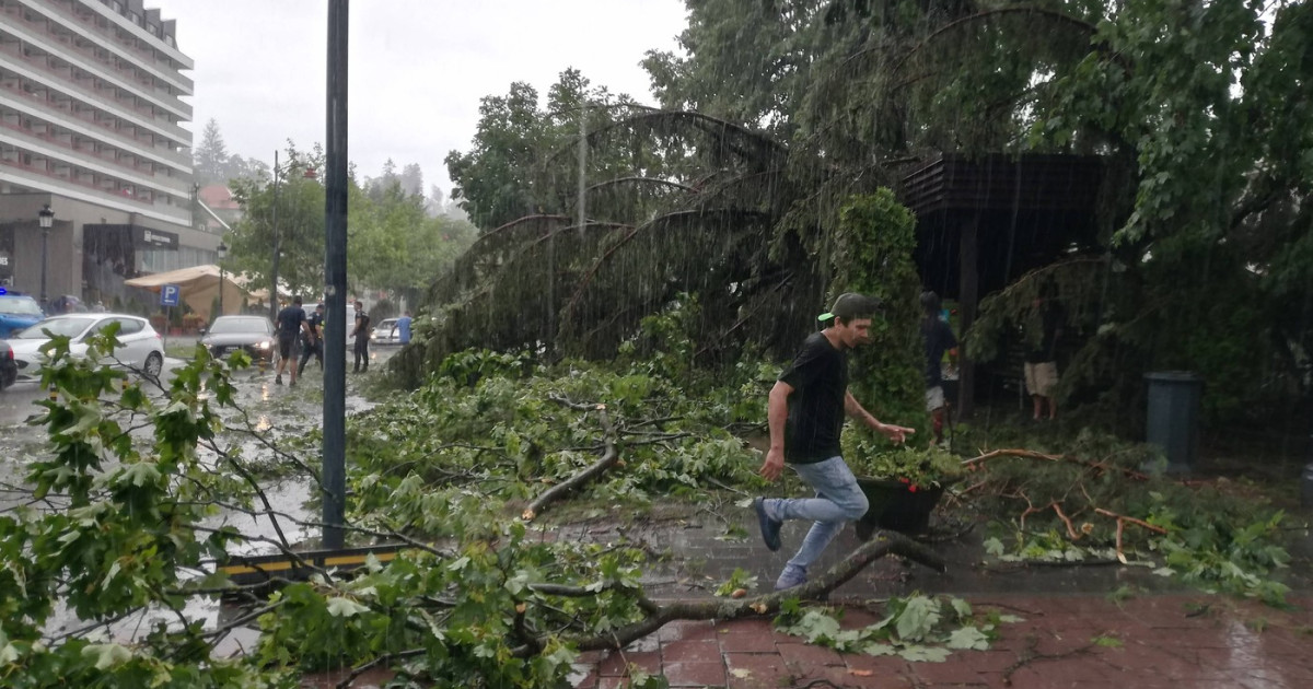 De ce sunt furtunile mult mai intense în România. Director ANM: Se ...