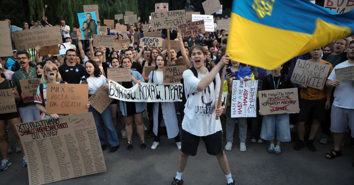 Ucraina revine asupra legii care bloca lupta anticorupție, după valul ...