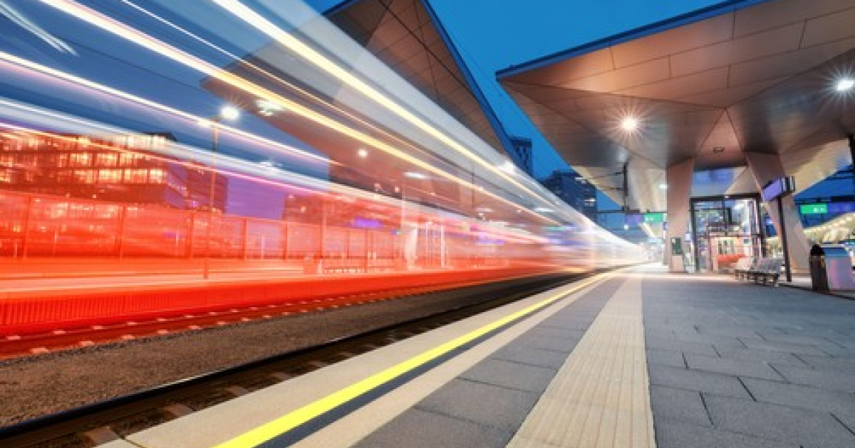 Un bărbat s-a agățat de un tren de mare viteză în Austria, după ce a ...