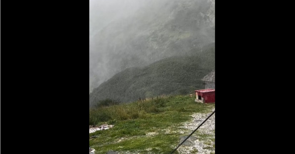 Zăpadă în luna august. A nins în Munții Rodnei: imagini spectaculoase ...