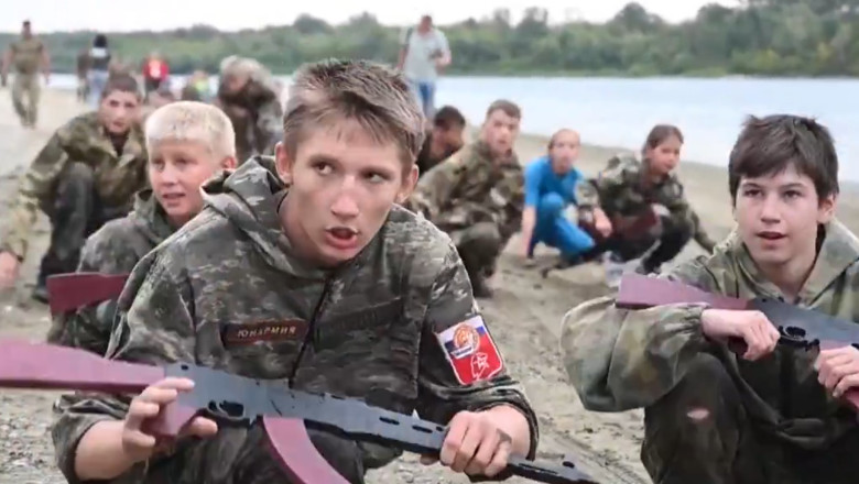 Copiii lui Putin. Minori dintr-o regiune rusă au fost puși să simuleze ...