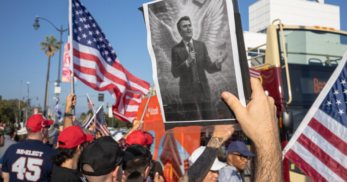 Moartea lui Charlie Kirk a divizat și mai mult America: Mii de persoane ...