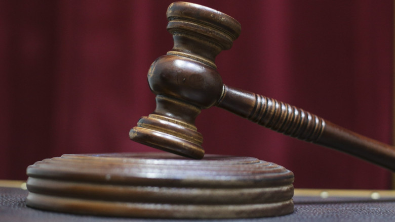 15 persoane inculpate pentru atentate cu colete-capcană în numele ...