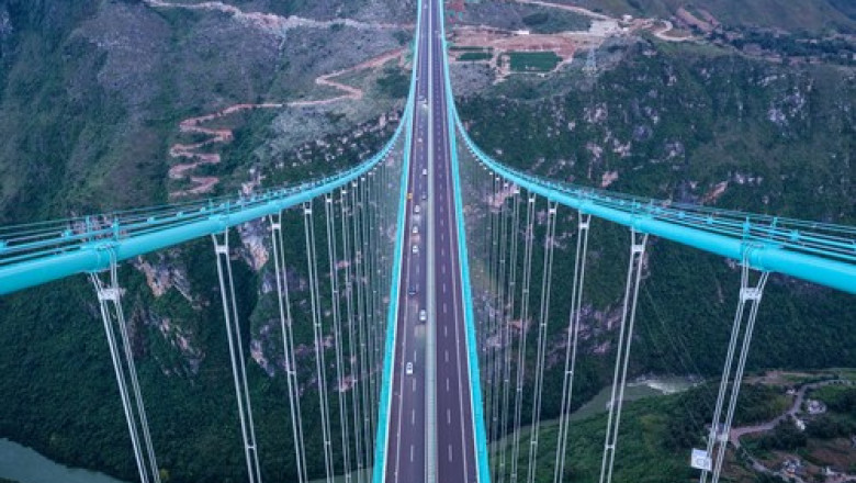 Cel mai înalt pod suspendat din lume a fost deschis pentru trafic | Digi24