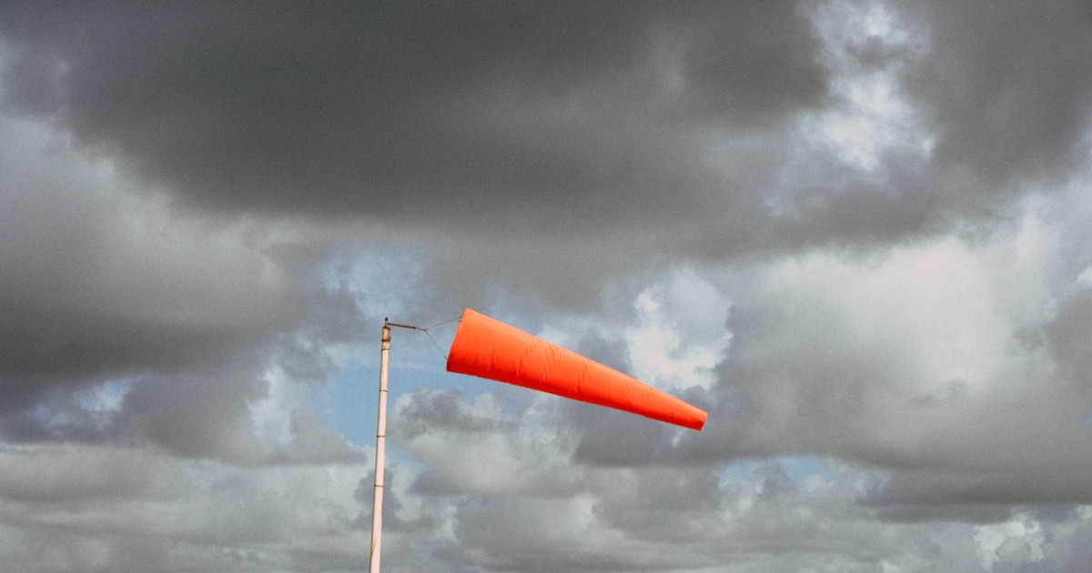 Alertă meteo: cod galben de vânt puternic în mare parte din țară. Cum ...