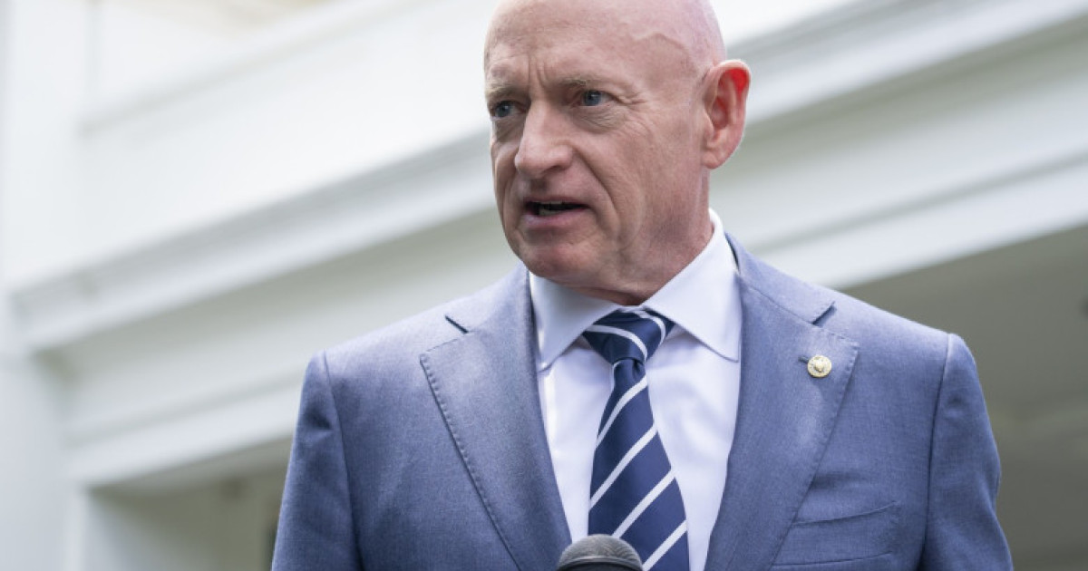 Pentagonul îl ameninţă pe senatorul democrat Mark Kelly cu convocarea ...