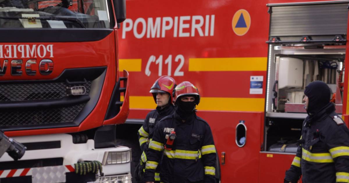 Explozie puternică, urmată de incendiu, într-un imobil din Râmnicu ...