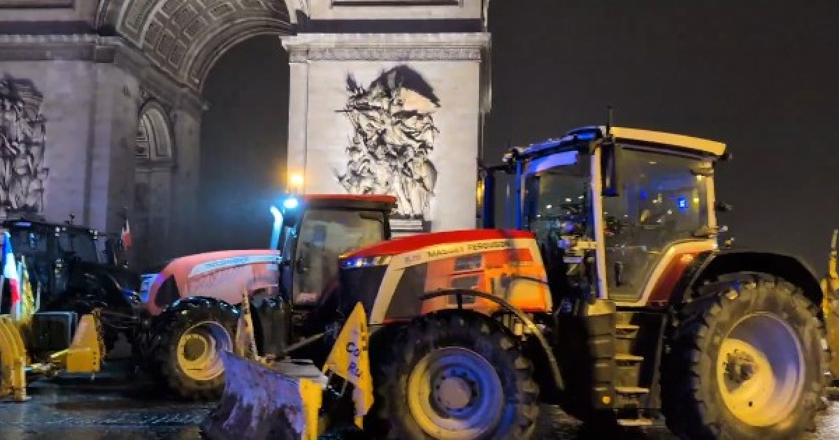 Proteste în Franța: Zeci de fermieri au intrat cu tractoarele în ...