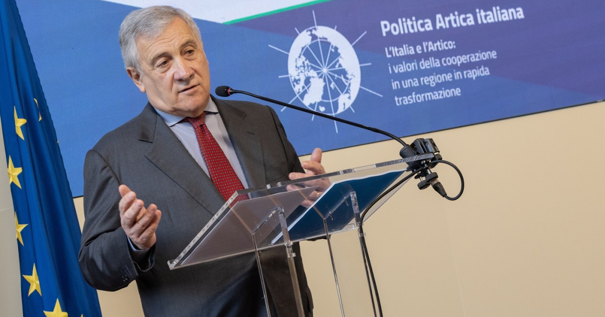 Italia intră oficial în competiția pentru Arctica