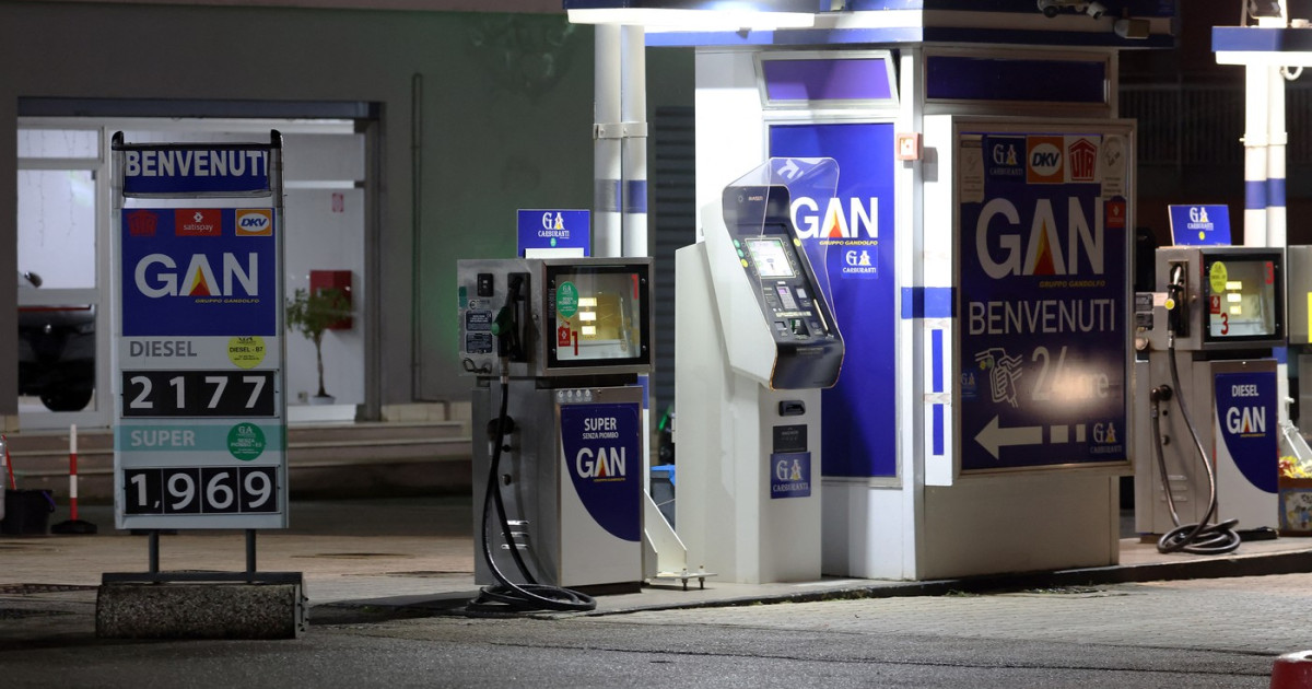 Italia reduce accizele la carburanți pentru a limita scumpirile ...