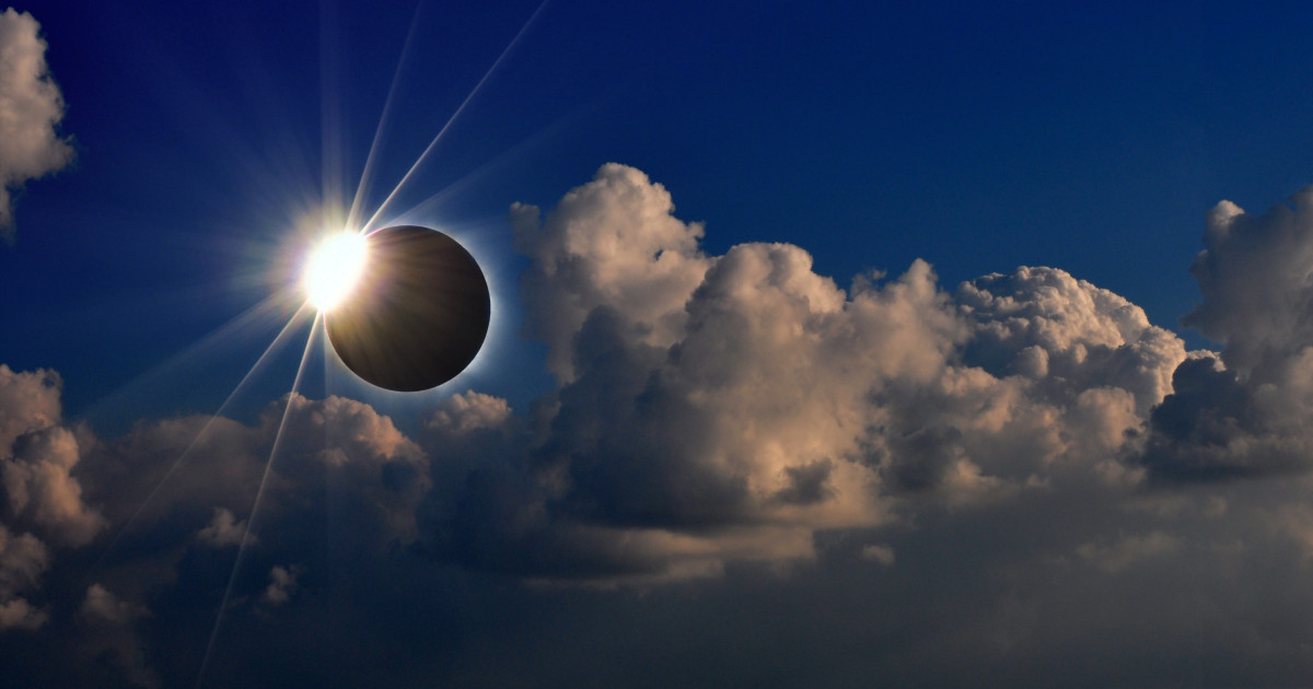 Eclipsa totală de Soare din 2026, vizibilă și din România. Când are loc ...