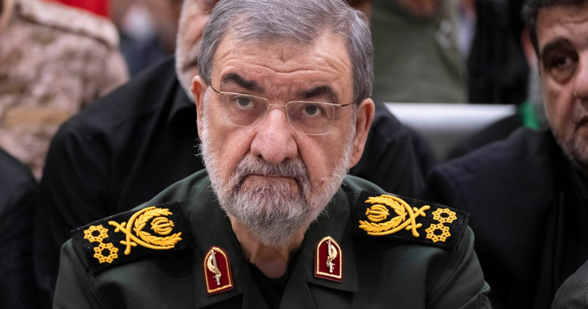 Consilierul militar al liderului suprem iranian Mojtaba Khamenei îi ...