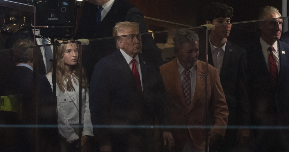 Trump a fost huiduit puternic la Madison Square Garden, în timpul unui ...