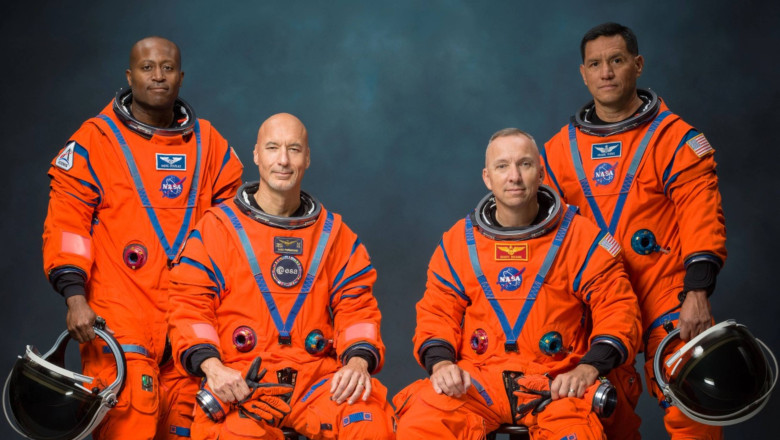 NASA răspunde criticilor privind decizia de a selecta doar bărbaţi ...