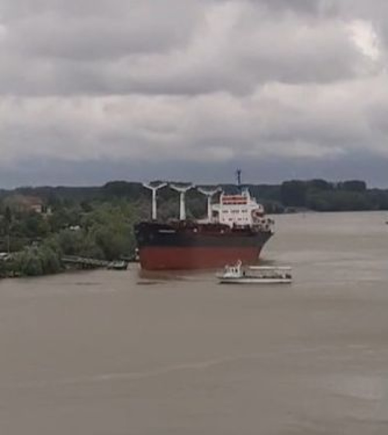 Accident naval la Tulcea: un vapor sub pavilion Panama a lovit pontonul ...