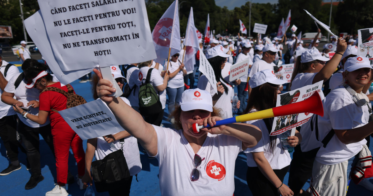Peste 10.000 de angajați din sănătate au protestat față de legea ...