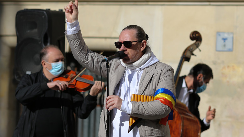 Cum a ajuns naistul Nicolae Voiculeţ de la personaj negativ dat exemplu ...