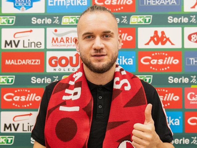 GALERIE FOTO: George Pușcaș, prezentat la Bari! Ce număr va purta ...