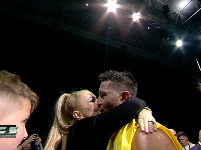 GALERIE FOTO: Gestul lui Ronald Gavril față de Anamaria Prodan, după ce a câștigat centura WBC ...