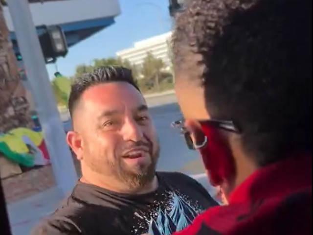 Video | Viral: Neymar a vrut să-și cumpere un tricou ”fake” cu Brazilia ...