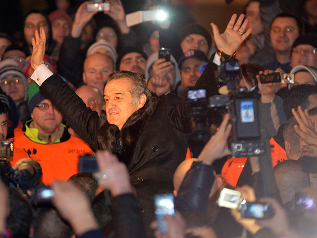 Foto | Altă dată era sus pe Maybach! Cum a plecat Gigi Becali de la ...