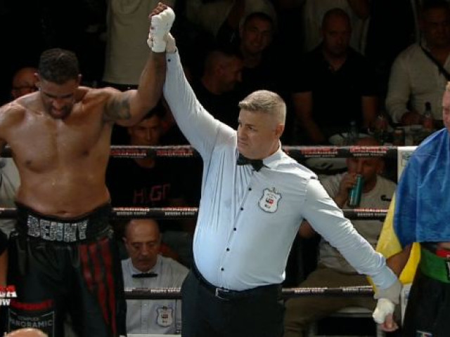 Video | Victorie pentru Benjamin Adegbuyi, în Dracula Boxing Show