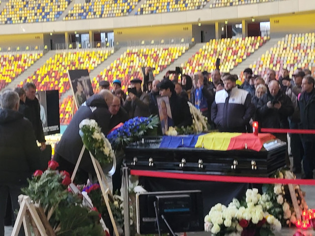 GALERIE FOTO: Marius Lăcătuș a plâns lângă sicriul lui Duckadam. Foștii ...