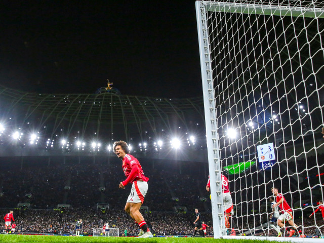 GALERIE FOTO: Vrea să plece, după ce a fost schimbat în prima repriză ...