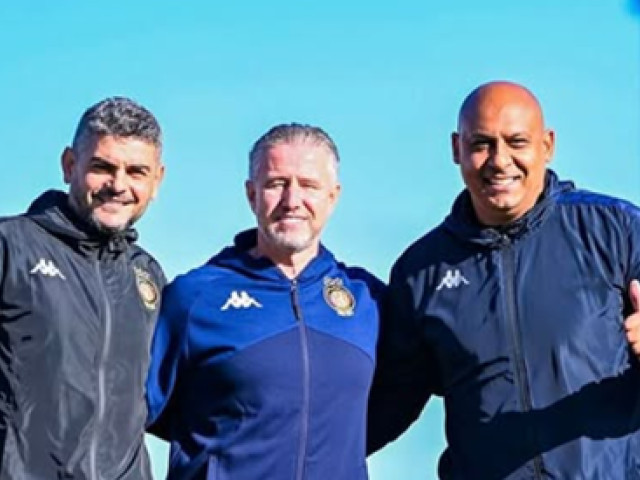 Laurențiu Reghecampf, primul trofeu în Africa: Esperance a câștigat ...