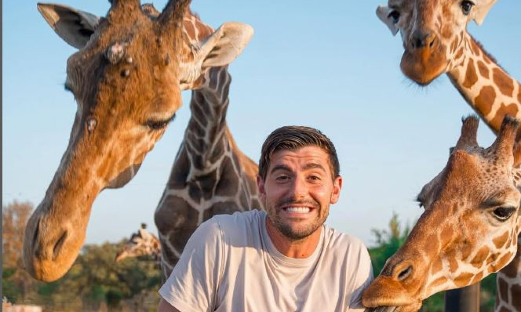 Courtois are un copil cu o femeie cu 18 ani mai în vârstă, care se teme ...