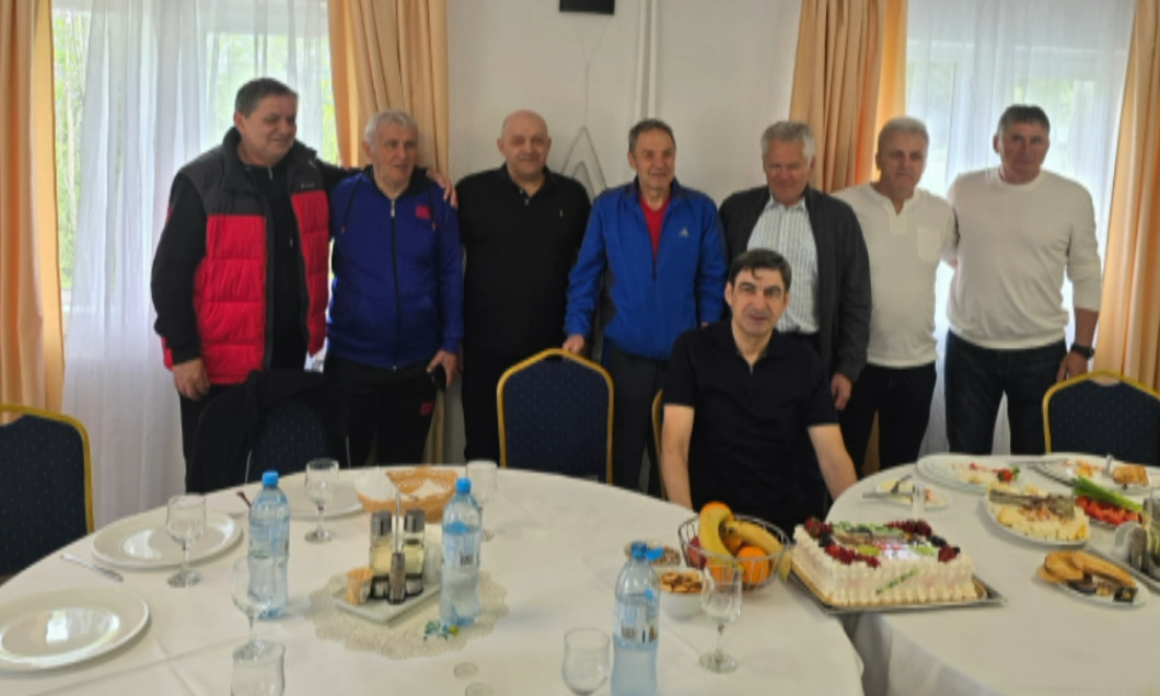 Video Exclusiv | Victor Pițurcă a împlinit 69 de ani! Cum l-au ...