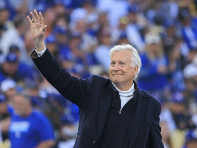 Cine este Mark Walter, americanul care a cumpărat Lakers pentru 10 ...