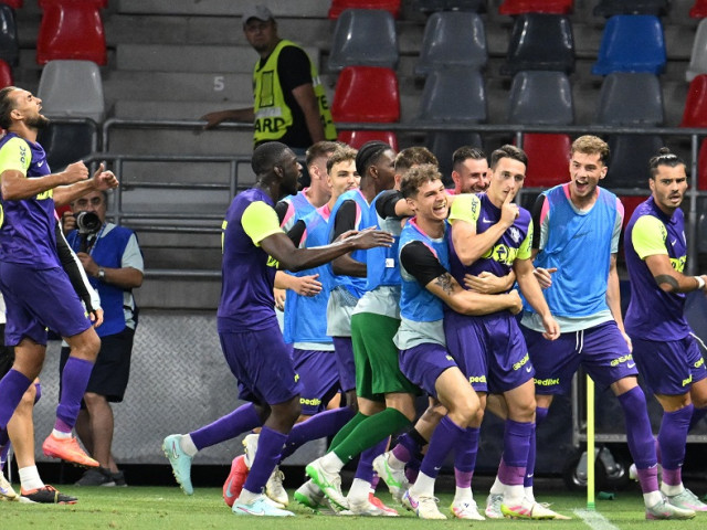 Video | Fotbaliștii de la CFR Cluj, băgați în ședință de fani după ce ...