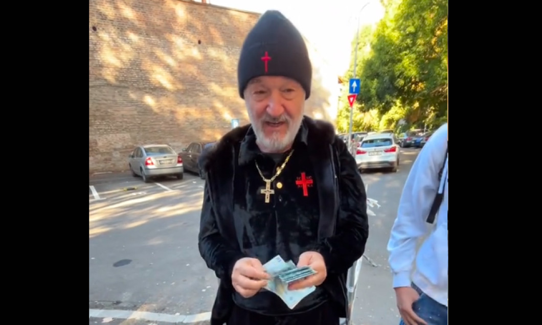 Cum a fost numit Gigi Becali, după ce a scos teancul de bani și i-a lăsat "mască" pe elevi