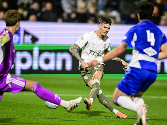 Foto | PSV a reacționat imediat după ce Dennis Man a marcat primul gol ...