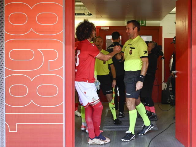 Un meci de campionat a început vineri, dar ultimele 7 minute s-au jucat ...