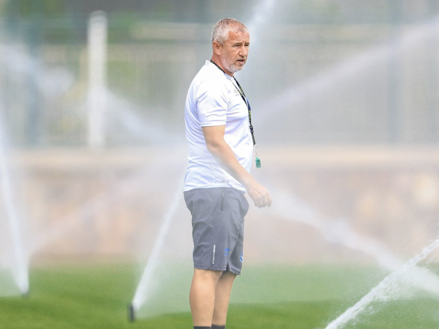 Schimbare! Cum arată Laurențiu Reghecampf, după șase luni în Rwanda