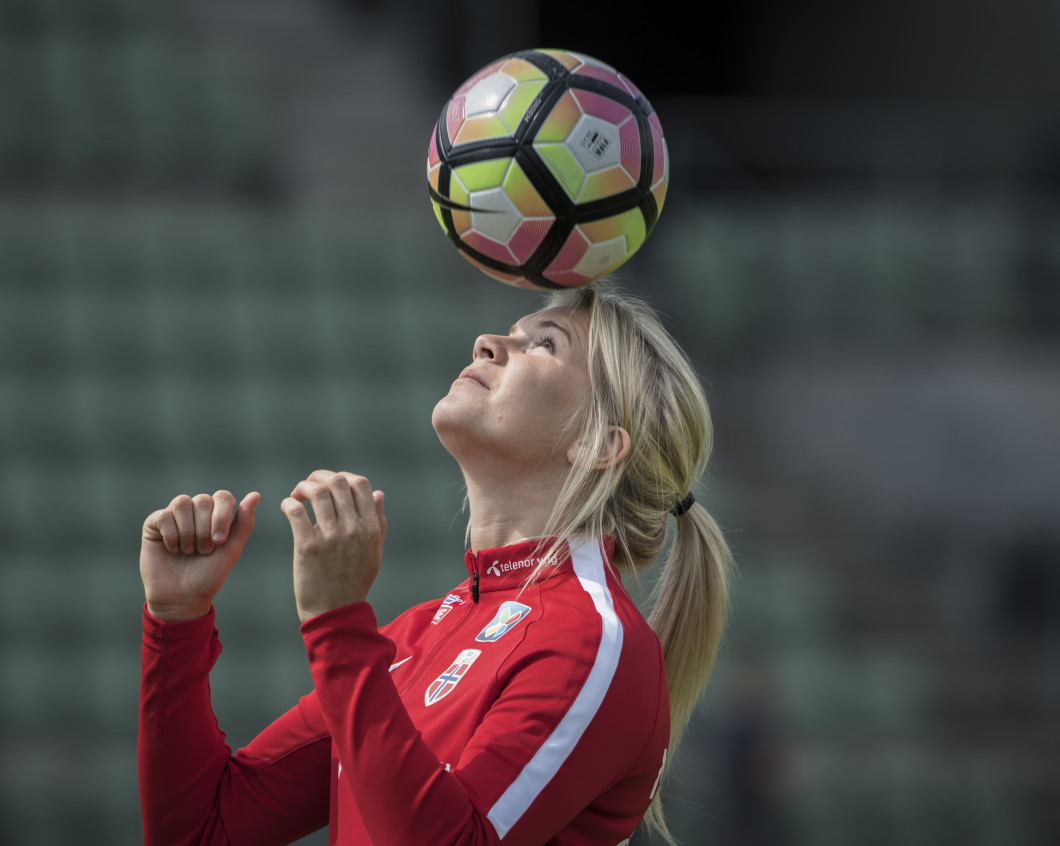 GALERIE FOTO: Contract istoric de un milion de euro semnat de Ada Hegerberg