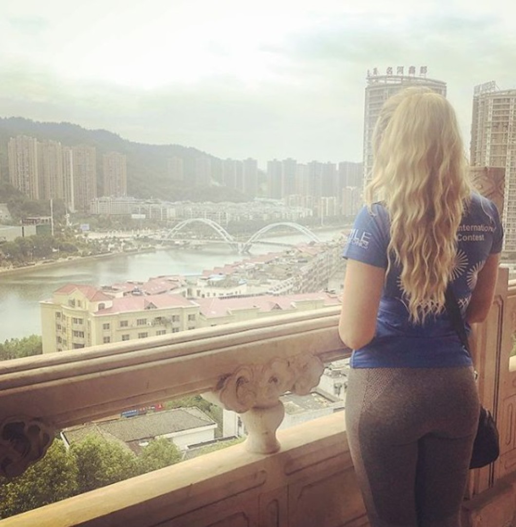 GALERIE FOTO: Ce a scris pe Twitter jurnalista Emma Jones, în ziua pe ...