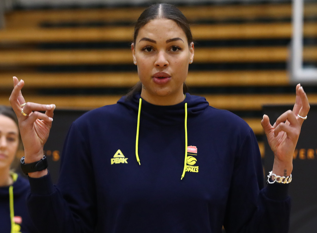 GALERIE FOTO: Liz Cambage, prea bună pentru adversarele din WNBA ...