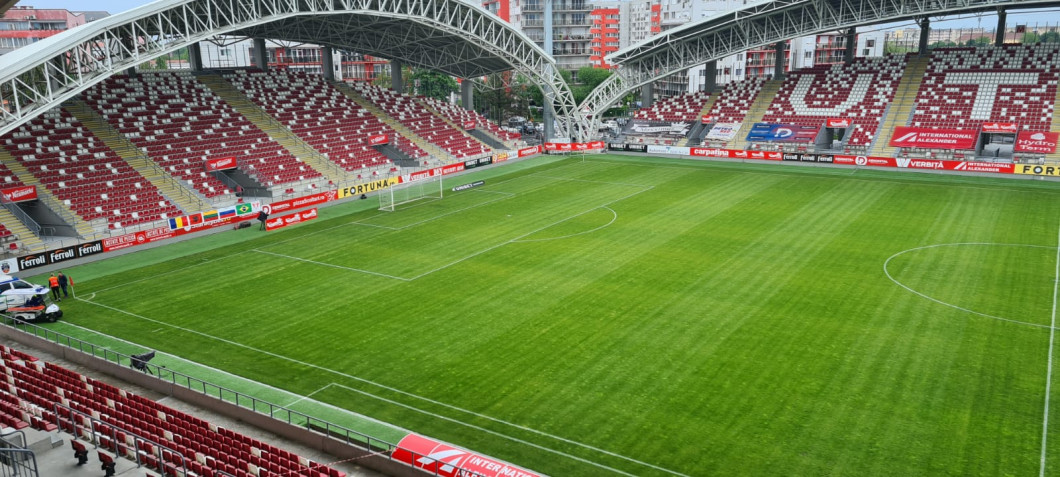 GALERIE FOTO: Cum a ajuns să arate gazonul celor de la UTA, stadion ...