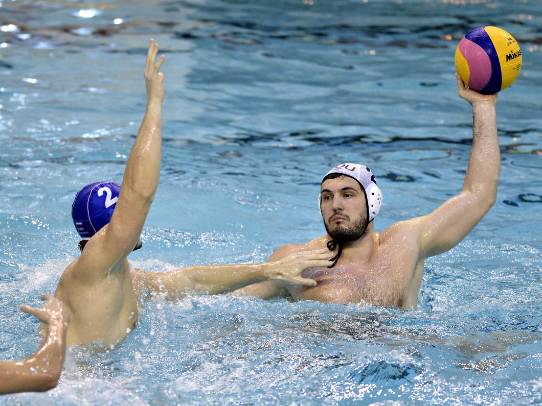 GALERIE FOTO: A jucat cu coaste fisurate, timpan perforat și a fost ...