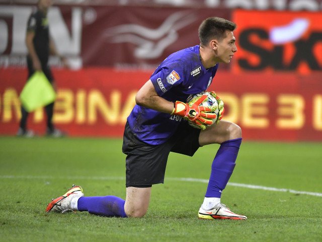Video | Mihai Popa a învățat să stea pe linia porții! Penalty apărat în ...
